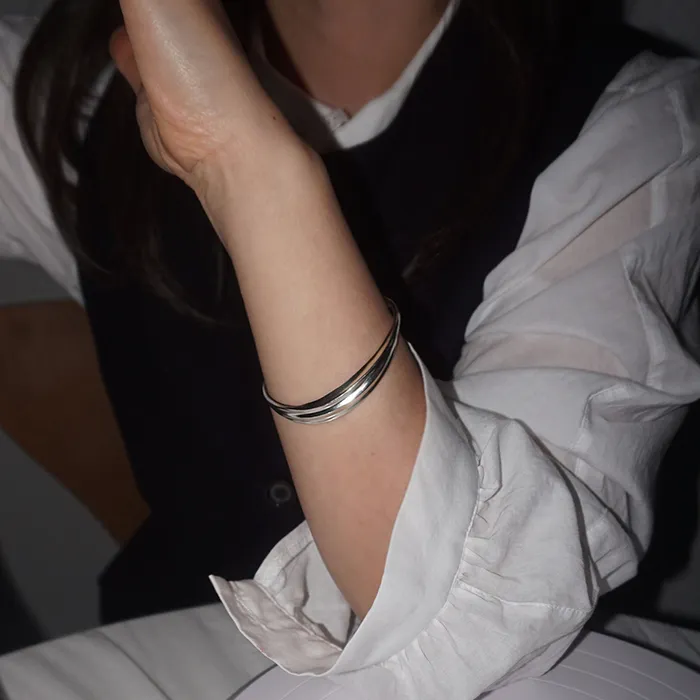 LAYERED FOLD BANGLE (SILVER) - 감도 깊은 취향 셀렉트샵 29CM