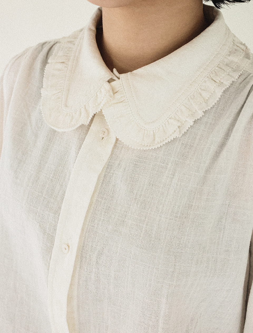 Ruffle Neck Shirt (WHITE) - 감도 깊은 취향 셀렉트샵 29CM