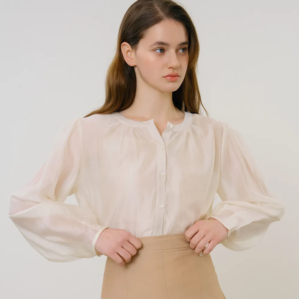 D Anna Glossy Shirring Blouse_Pearl - 감도 깊은 취향 셀렉트샵 29CM