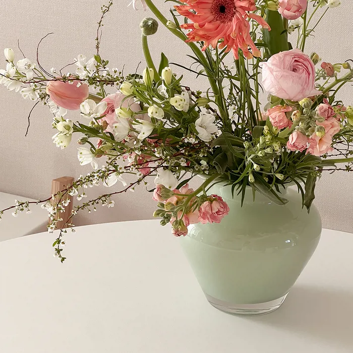 [EPOK 에포크] 올리브 미스트 글라스 화병 유리 꽃병 - 감도 깊은 취향 셀렉트샵 29CM