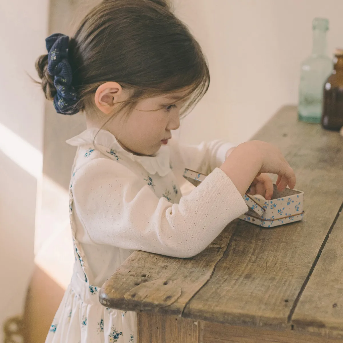 Lilly flower scrunch - 감도 깊은 취향 셀렉트샵 29CM