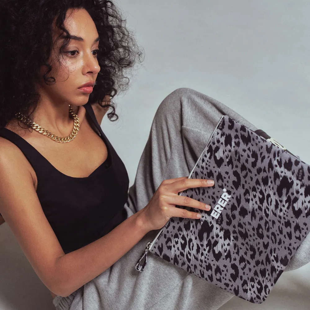 Signature leopard pouch Gray - 감도 깊은 취향 셀렉트샵 29CM