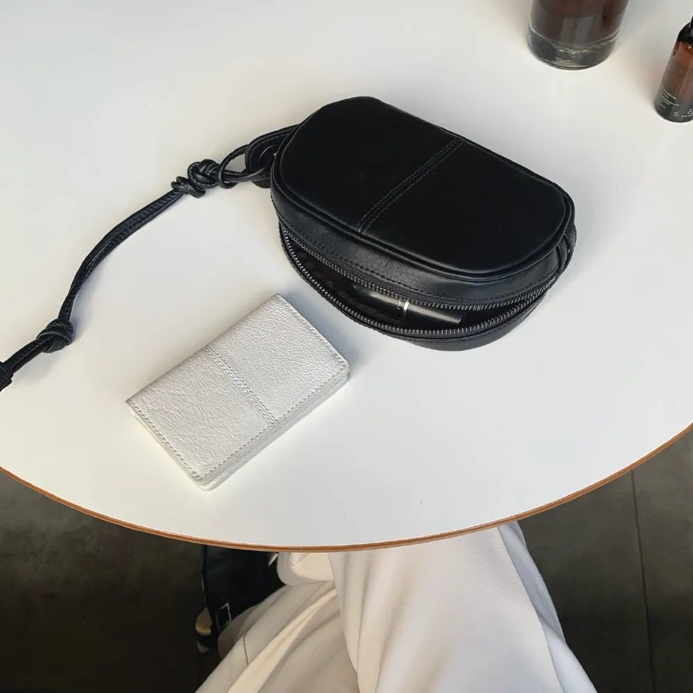 Balloon Pouch / Black - 감도 깊은 취향 셀렉트샵 29CM