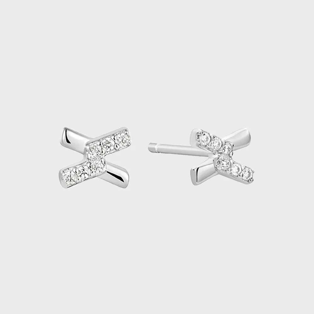 실버 크로스 큐빅 지르코니아 스터드 925 실버 귀걸이 E061-01H - 감도 깊은 취향 셀렉트샵 29CM