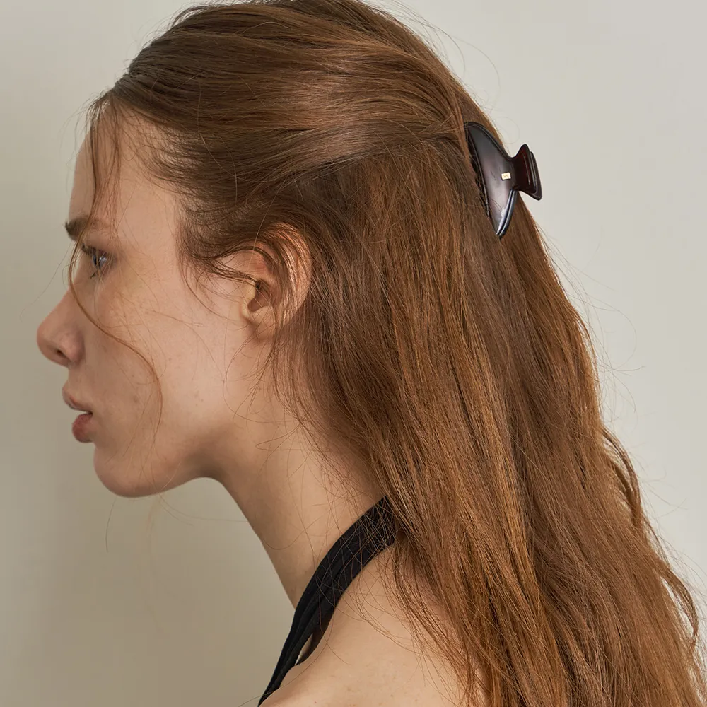 [선물포장]Mini hanger hair claw clip, Cladia_2 colors - 감도 깊은 취향 셀렉트샵 29CM