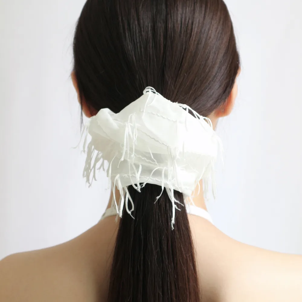 SEE-THROUGH STAMEN SILK SCRUNCHIE (2COLOR) - 감도 깊은 취향 셀렉트샵 29CM