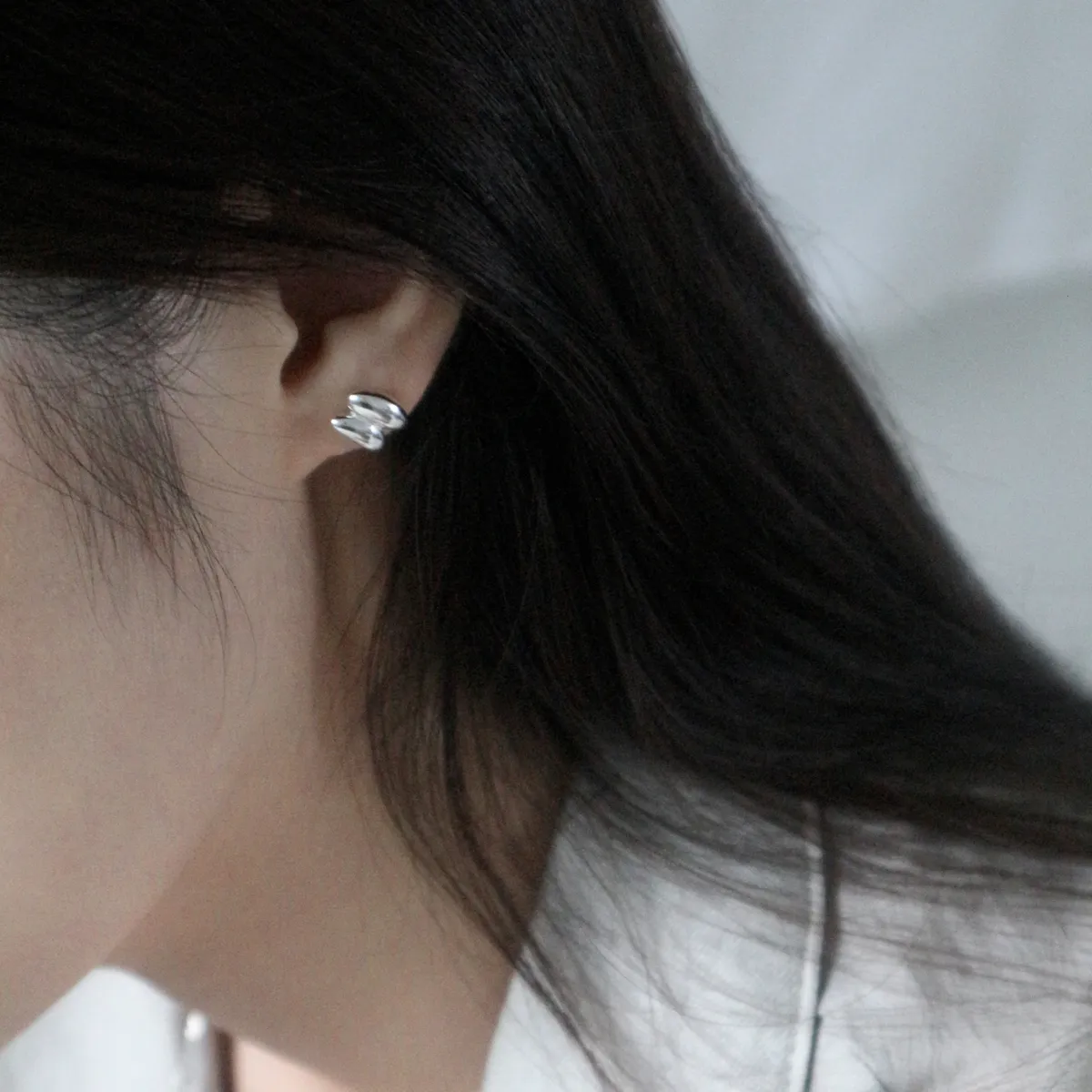 [925silver] DOUBLE CURVE LINE EARRING (2COLOR) - 감도 깊은 취향 셀렉트샵 29CM