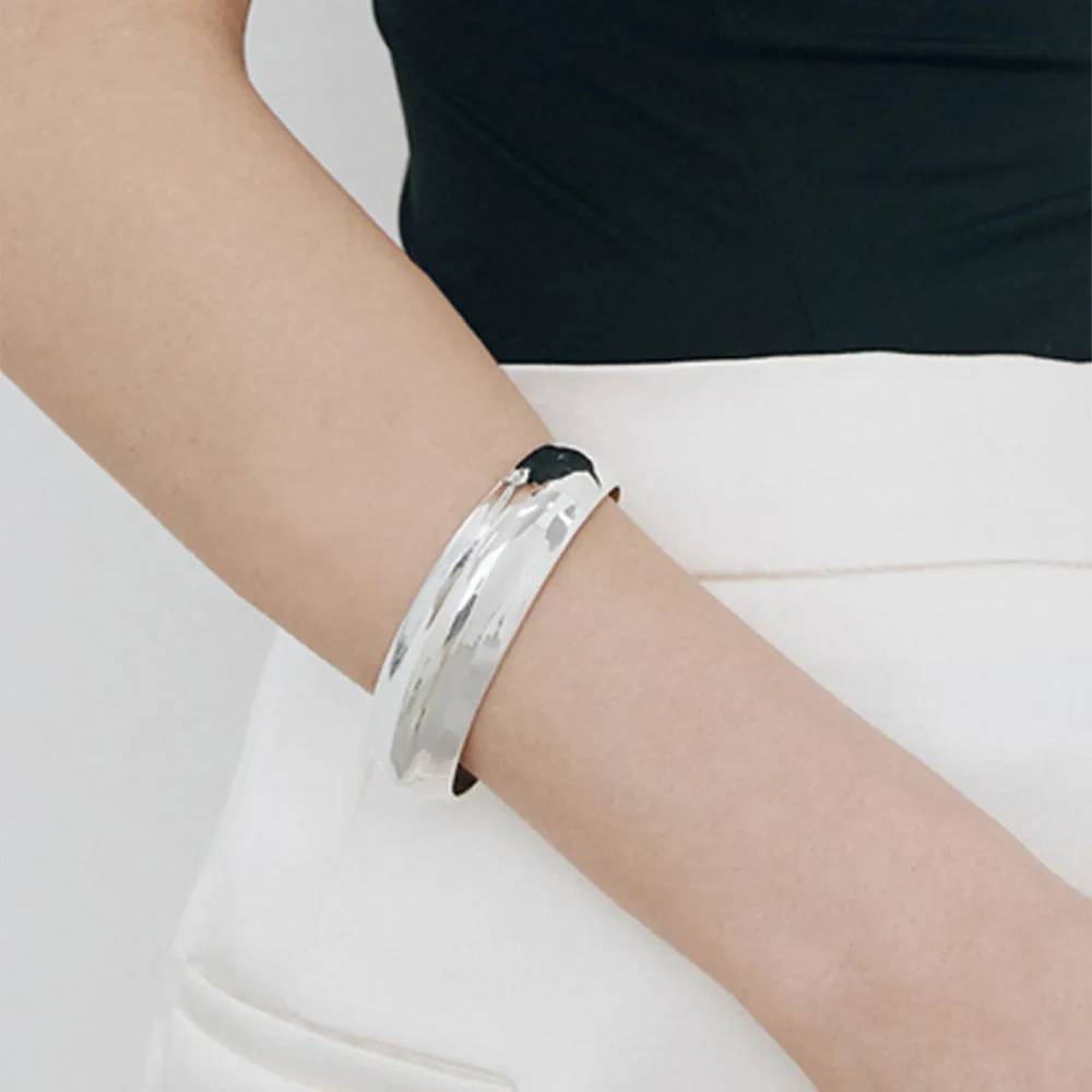 BOLD QUIET BANGLE - 감도 깊은 취향 셀렉트샵 29CM