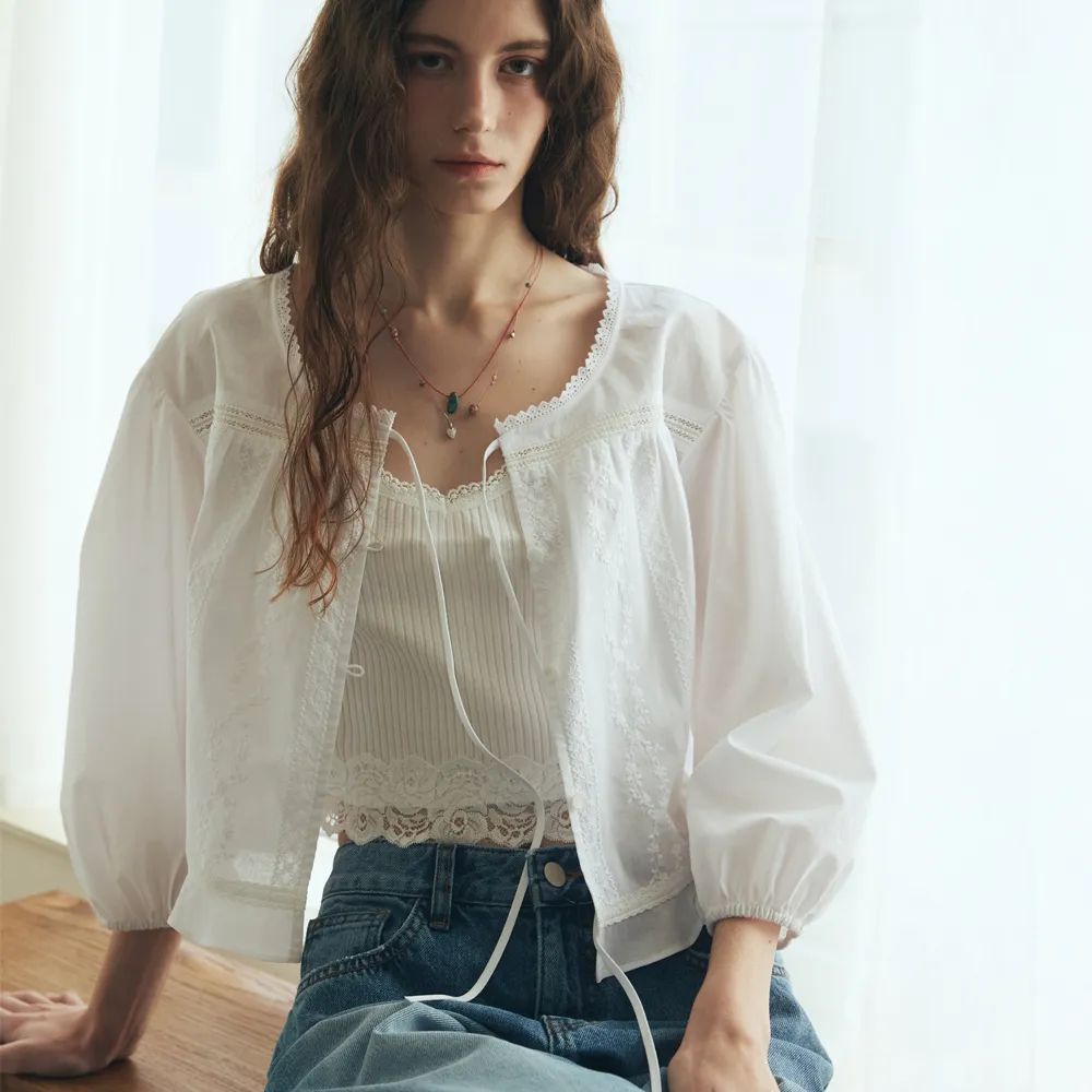 EYELET LACE PEPLUM BLOUSE_WHITE - 감도 깊은 취향 셀렉트샵 29CM