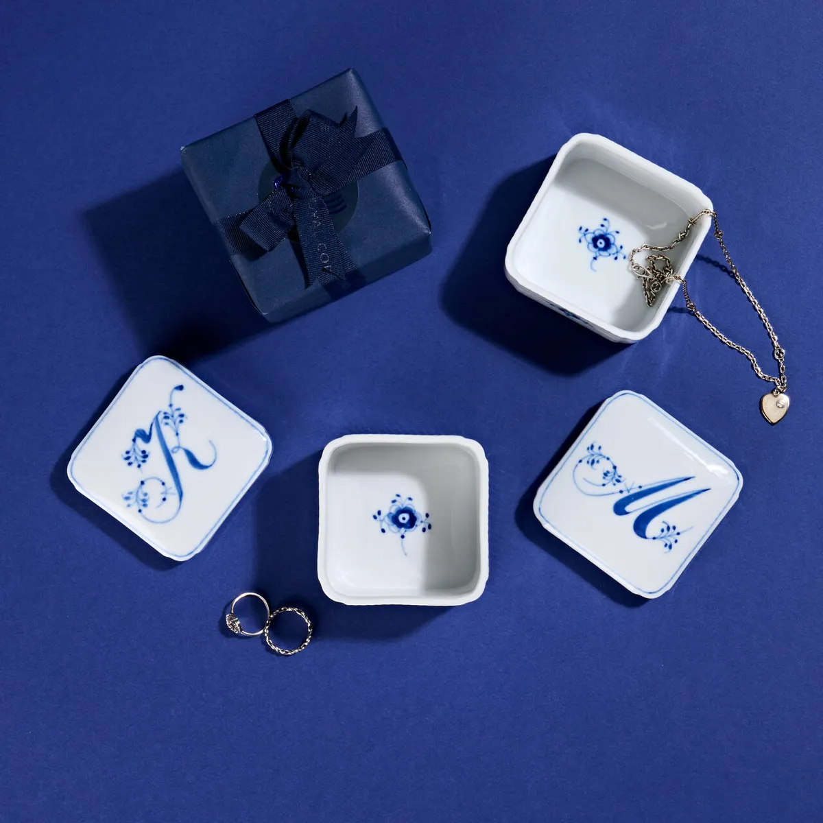 로얄코펜하겐 알파벳 사각 본보니에 130ml (이니셜 선택) - 감도 깊은 취향 셀렉트샵 29CM