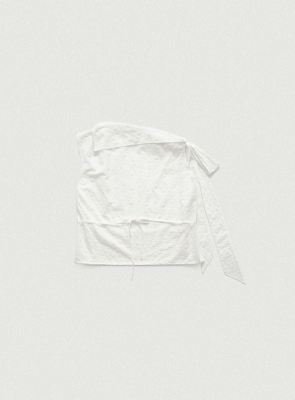 Flower Eyelet One-Shoulder Bow Blouse_White - 감도 깊은 취향 셀렉트샵 29CM