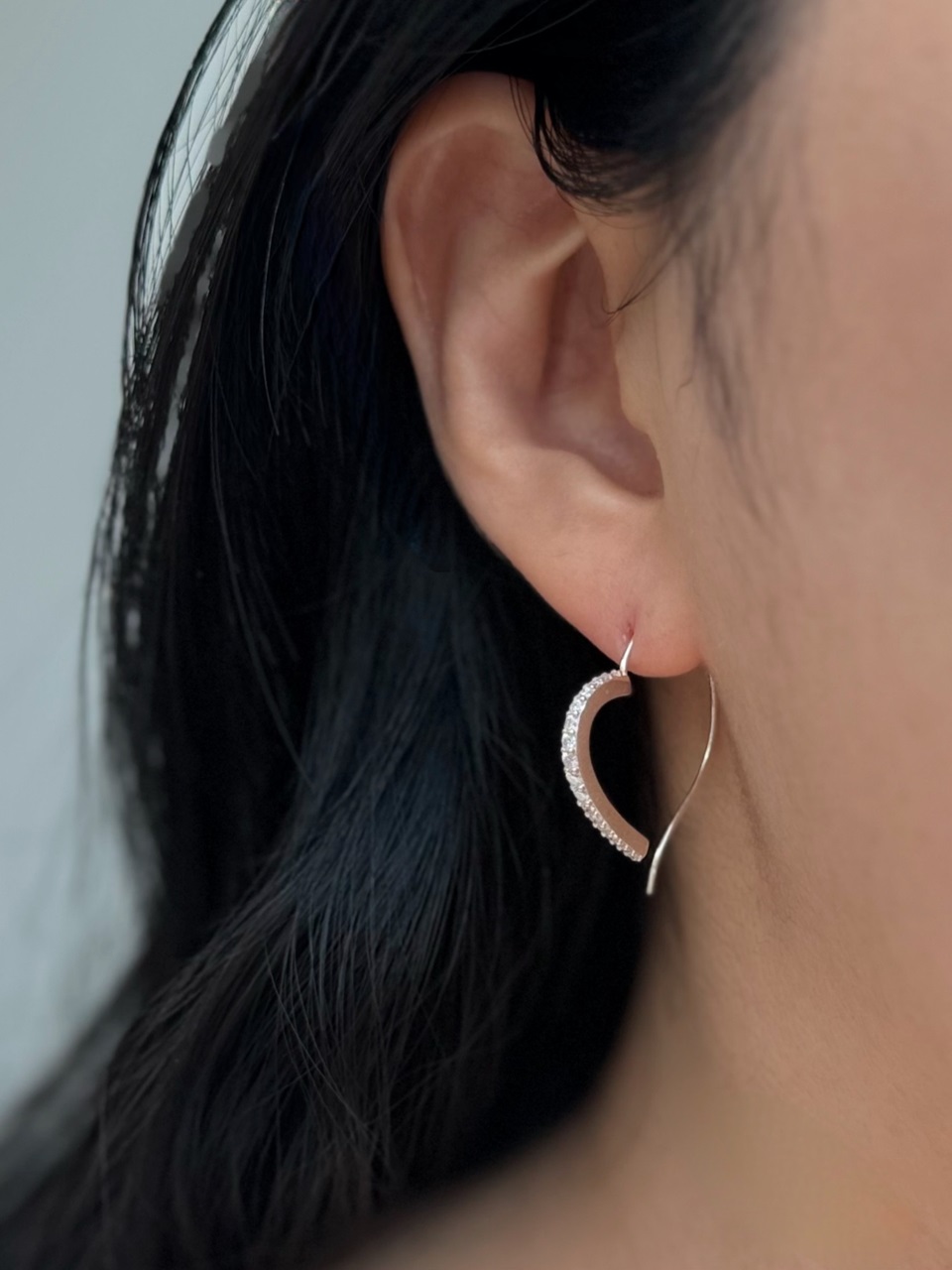 moissanite heart hook earrings - 감도 깊은 취향 셀렉트샵 29CM