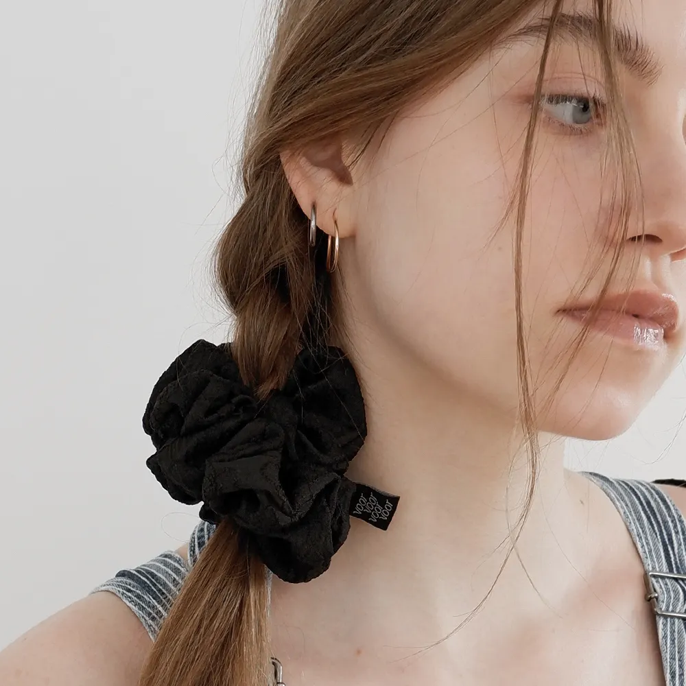 Flower Jacquard Scrunchie_Medium_Black - 감도 깊은 취향 셀렉트샵 29CM