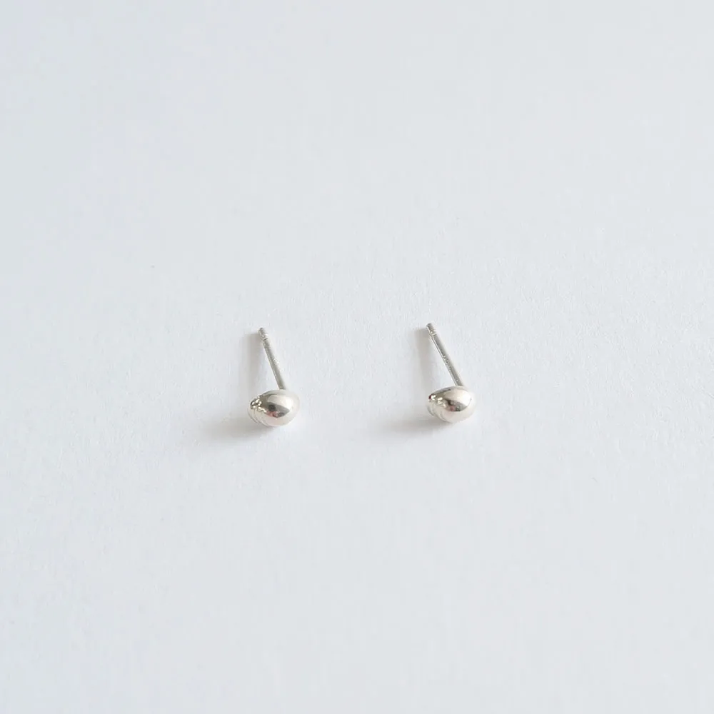 [29CM 단독] silver 925 Mini bean earring - 감도 깊은 취향 셀렉트샵 29CM
