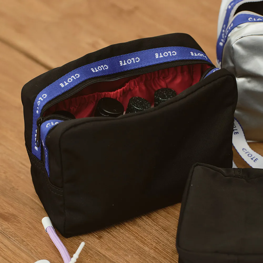 STRAP POUCH MEDIUM - BLACK - 감도 깊은 취향 셀렉트샵 29CM