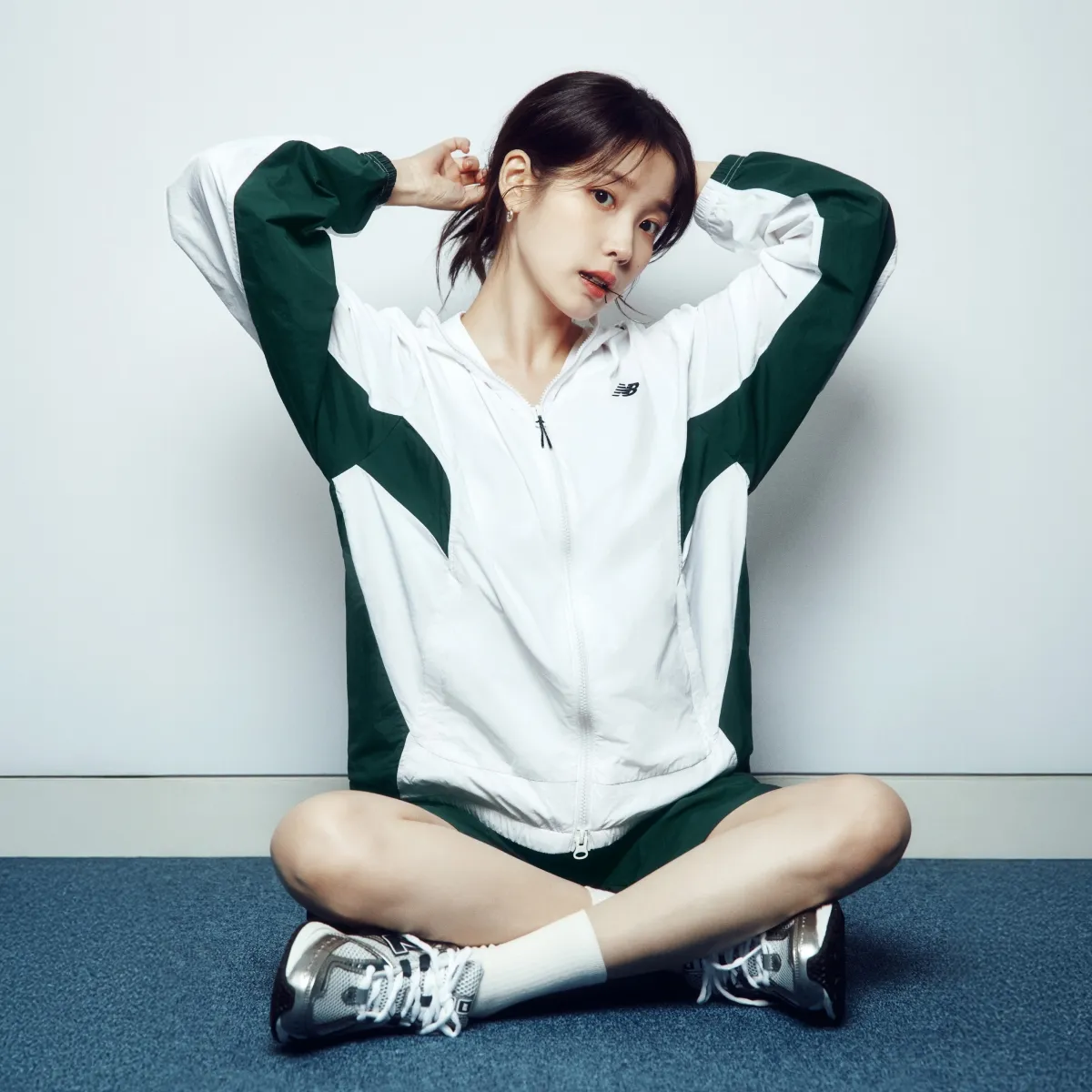 NBNAF21433 / UNI 플라잉 경량 후드 바람막이 (WHITE) - 감도 깊은 취향 셀렉트샵 29CM