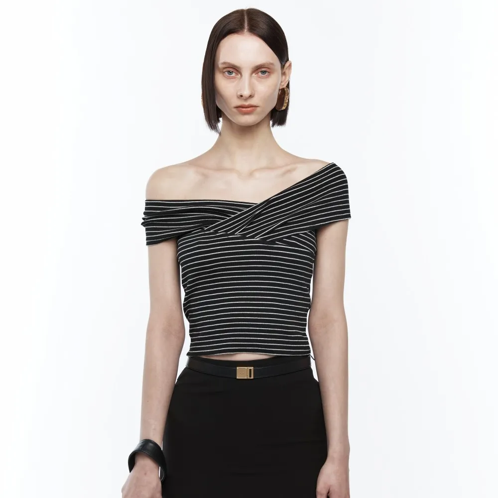 CROSS-OVER OFF-SHOULDER TOP BLACK (S24TO9011BK) - 감도 깊은 취향 셀렉트샵 29CM