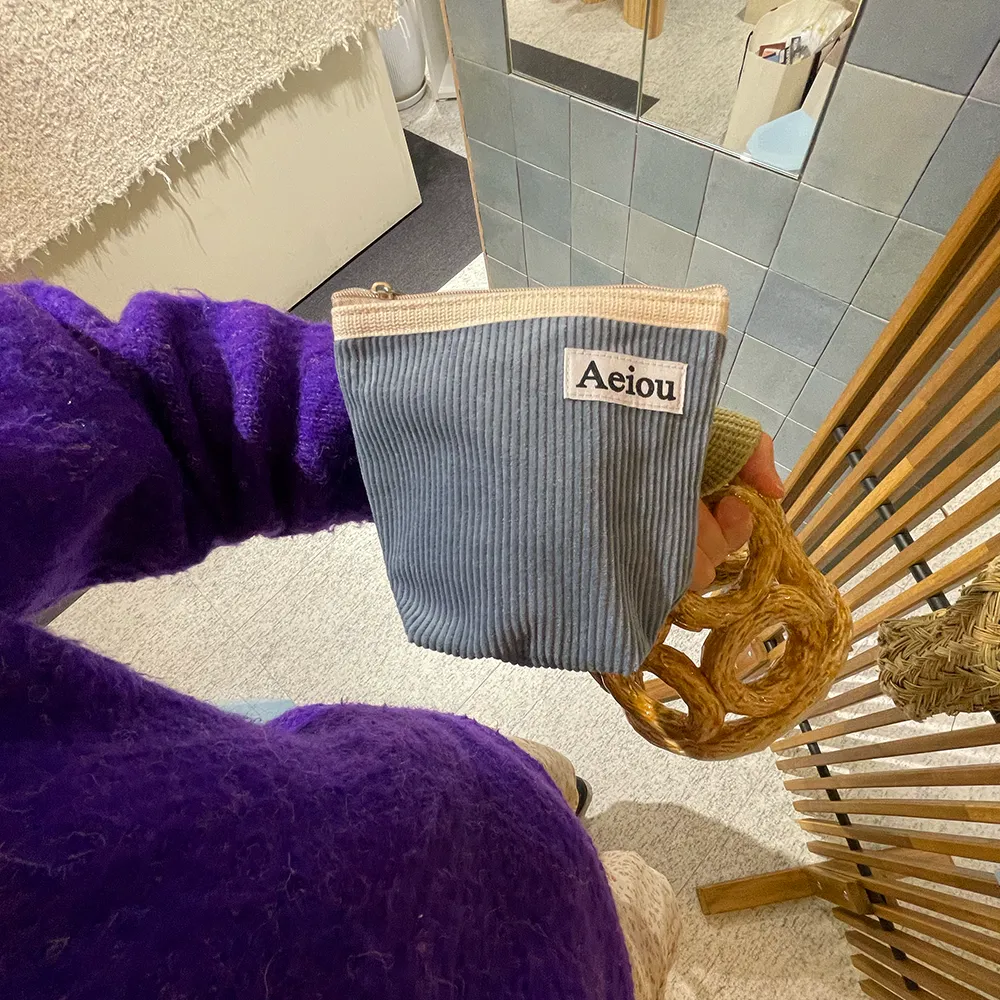 Aeiou Basic Pouch (M size) Tiny Whale Blue Corduroy - 감도 깊은 취향 셀렉트샵 29CM