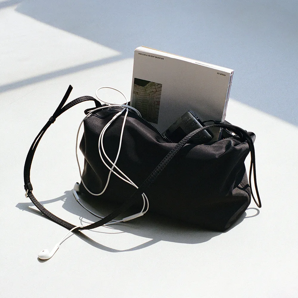 MINIMAL SLOUCHY DUFFLE BAG BLACK DOT - 감도 깊은 취향 셀렉트샵 29CM