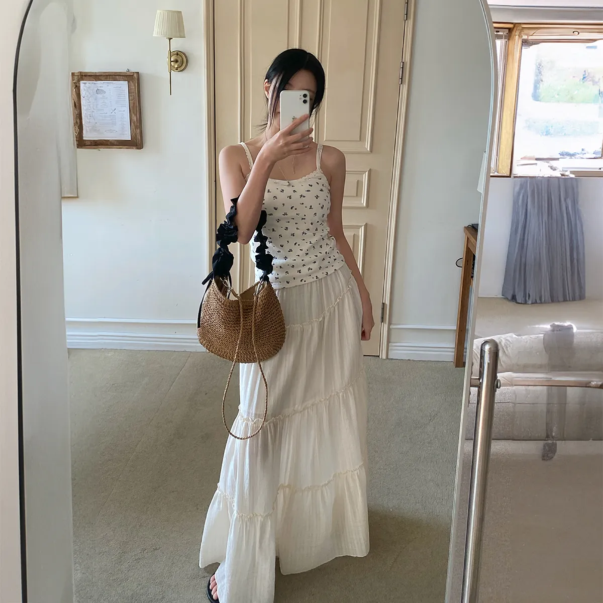 [지현서 PICK] 러플 디테일 롱 밴딩 스커트 7215235403 - 감도 깊은 취향 셀렉트샵 29CM