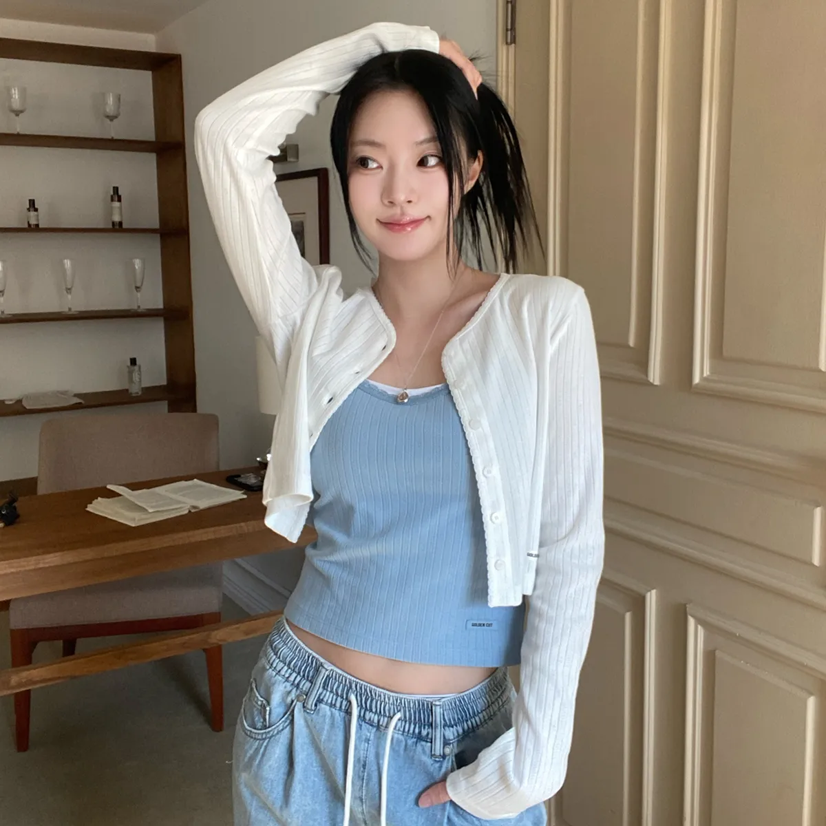 [지현서 PICK][29CM 단독] 로고 패치 코튼 크롭 가디건 7215240401 - 감도 깊은 취향 셀렉트샵 29CM