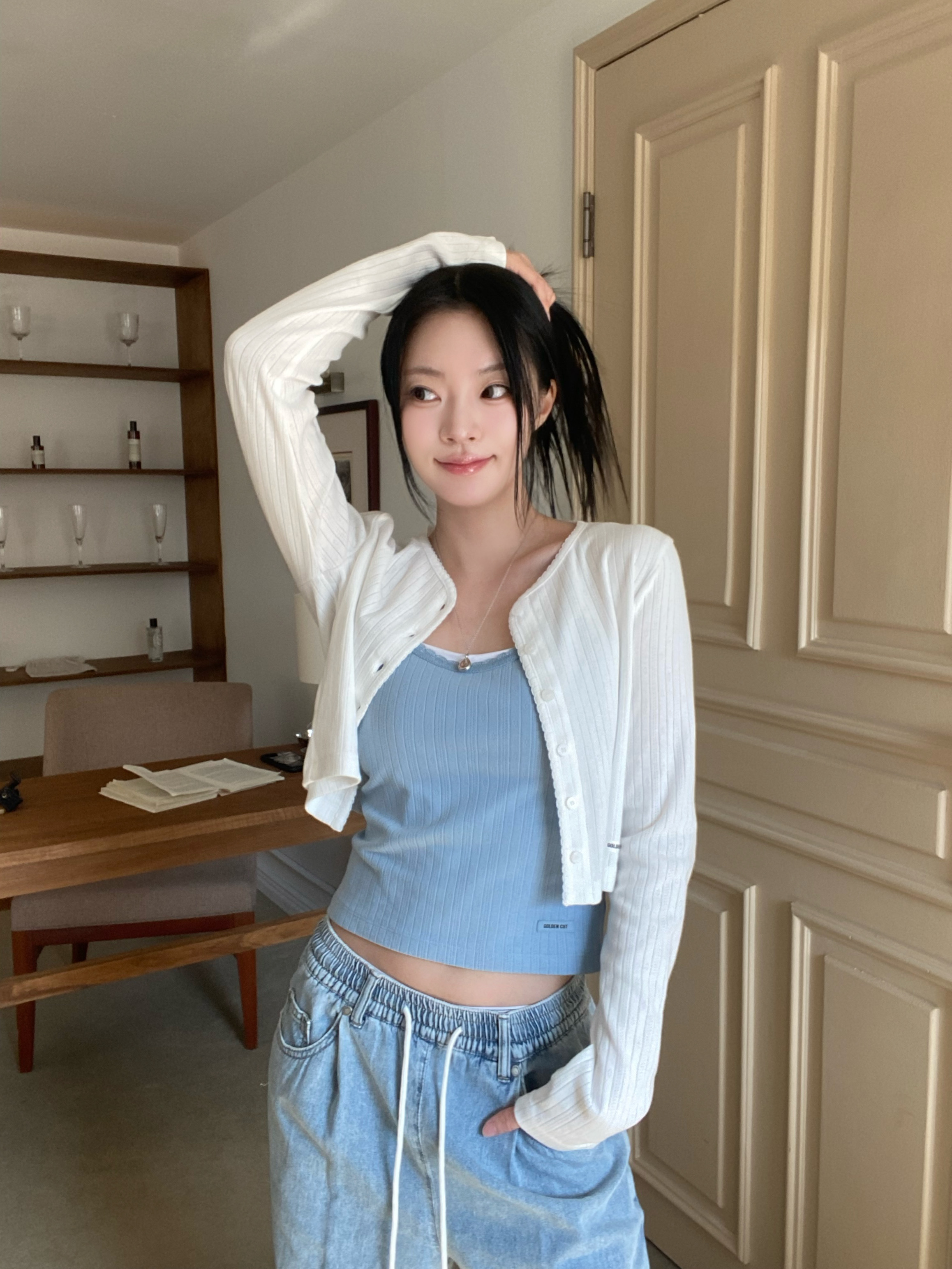 [지현서 PICK][29CM 단독] 로고 패치 코튼 크롭 가디건 7215240401 - 감도 깊은 취향 셀렉트샵 29CM