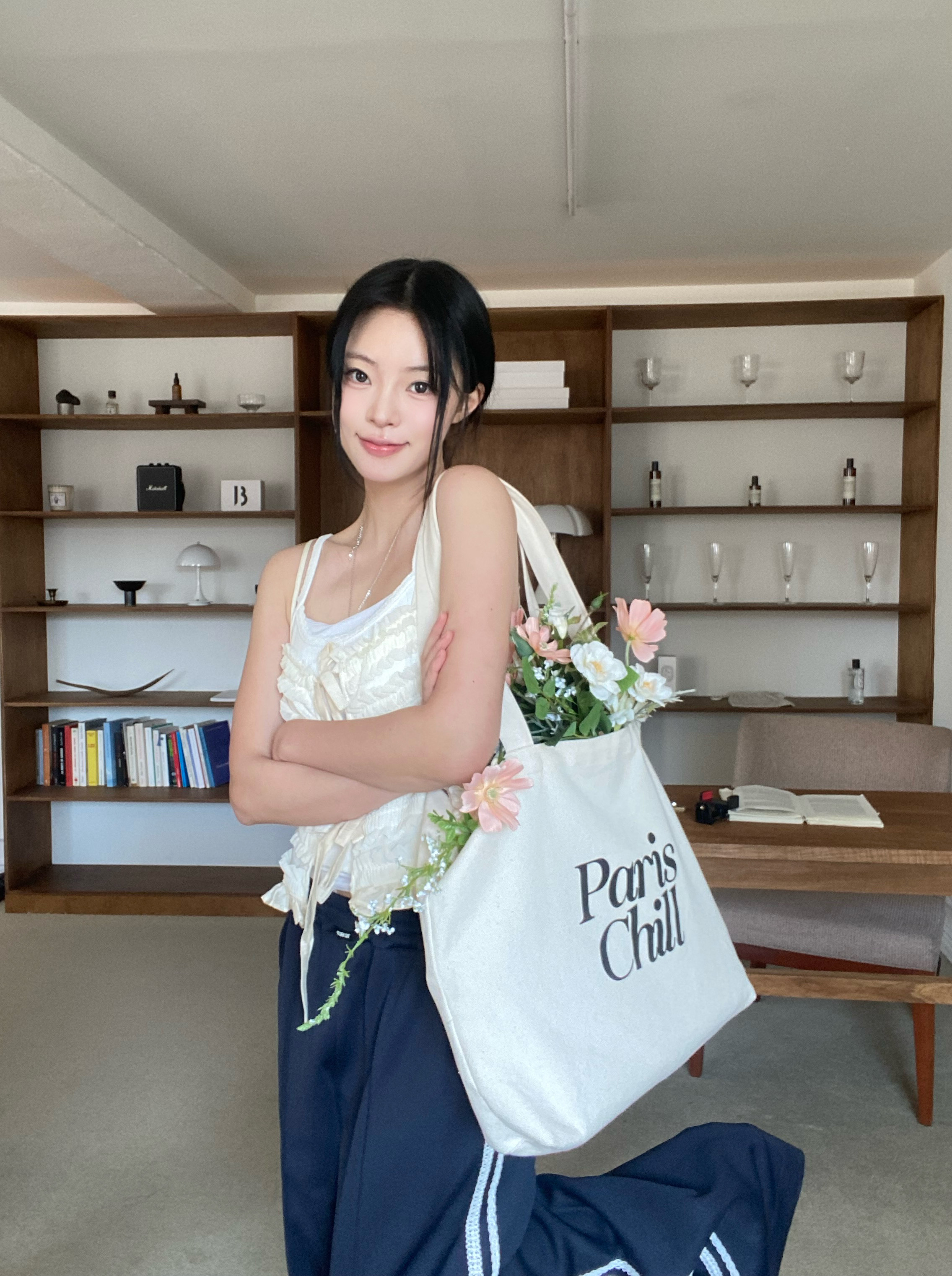 [지현서 PICK][29CM 단독] 프릴 타이 클로저 슬리브리스 탑 7215260402 - 감도 깊은 취향 셀렉트샵 29CM