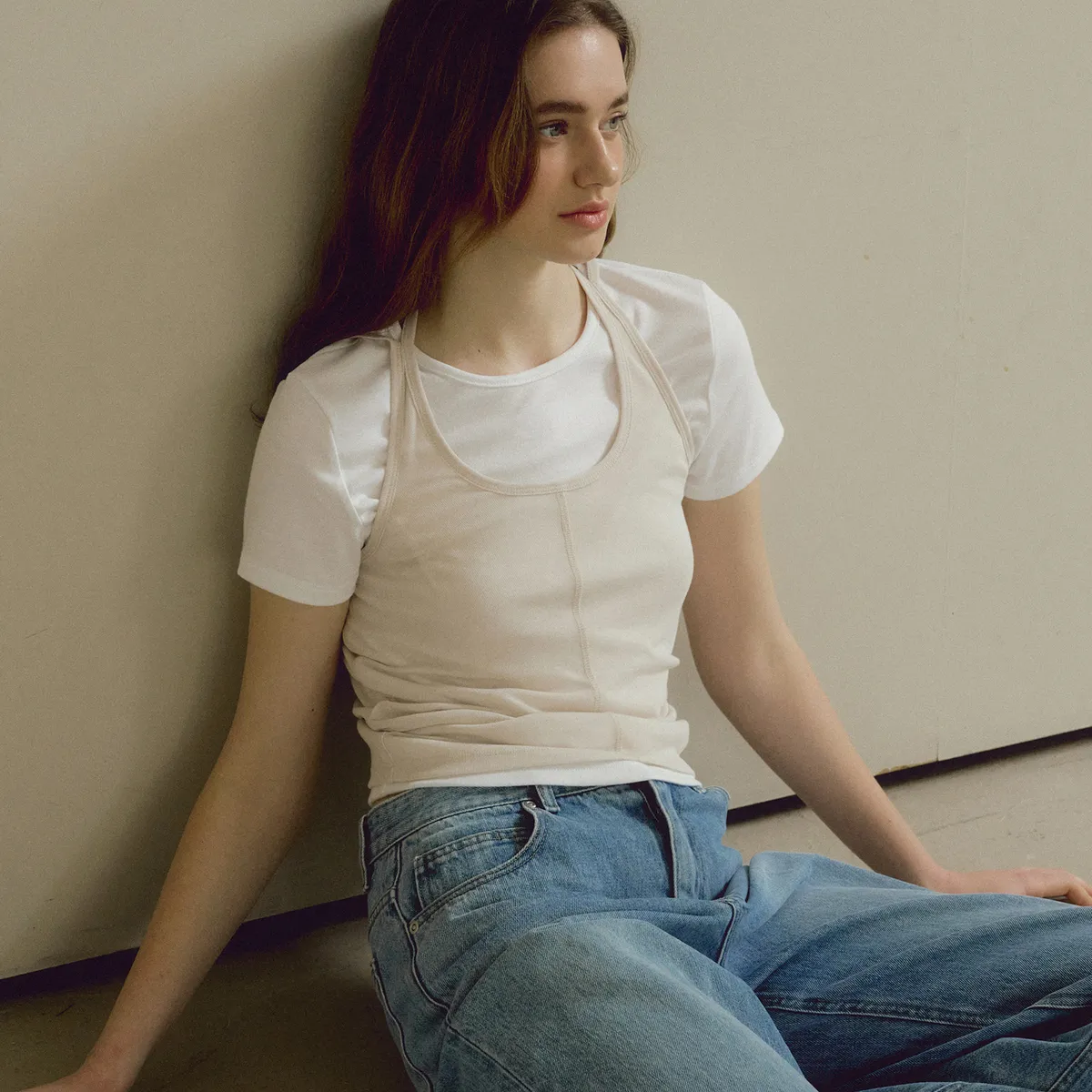 comos 1403 layered halter-neck T-shirt (light beige) - 감도 깊은 취향 셀렉트샵 29CM