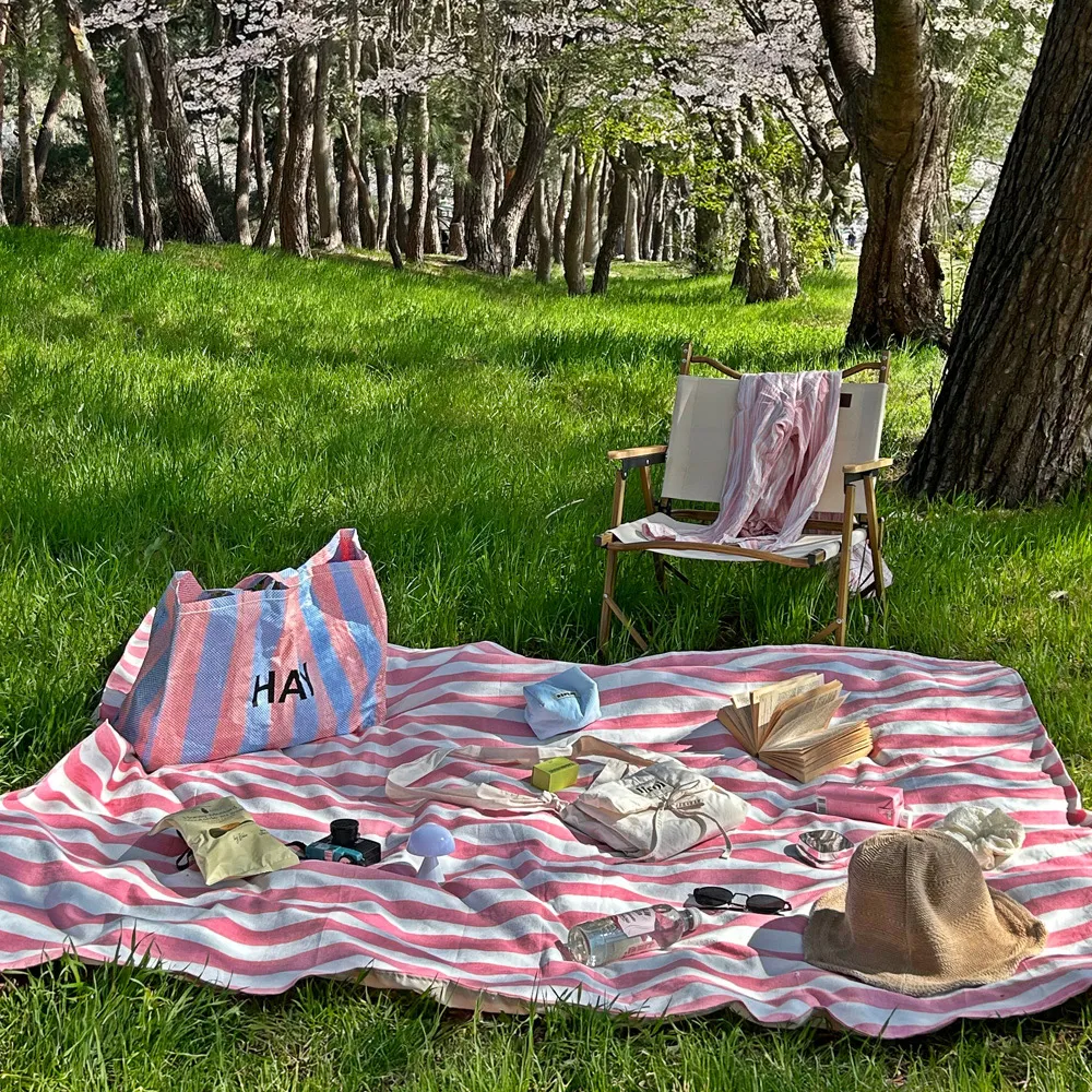 [피크닉용리유저블컵2p증정이벤트] 폴링인핑크 피크닉매트 캠핑용 돗자리 2size 파우치 소풍 - 감도 깊은 취향 셀렉트샵 29CM