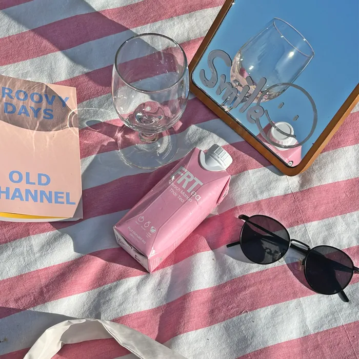 [피크닉용리유저블컵2p증정이벤트] 폴링인핑크 피크닉매트 캠핑용 돗자리 2size 파우치 소풍 - 감도 깊은 취향 셀렉트샵 29CM