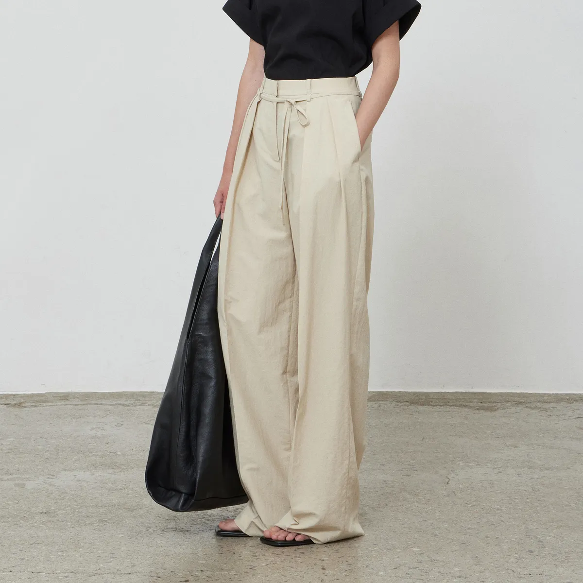 BELTED WIDE FIT TWO TUCK SLACKS - BEIGE - 감도 깊은 취향 셀렉트샵 29CM