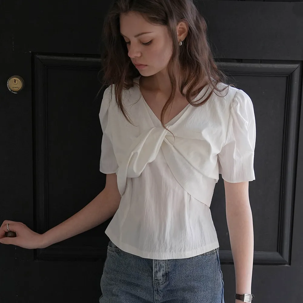 Twist Breeze Blouse [White] - 감도 깊은 취향 셀렉트샵 29CM