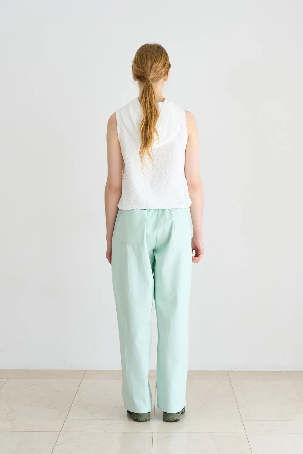 SLEEVELESS HOODED TOP WHITE - 감도 깊은 취향 셀렉트샵 29CM