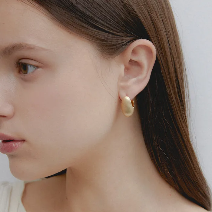 Matte Oval Earring - 감도 깊은 취향 셀렉트샵 29CM
