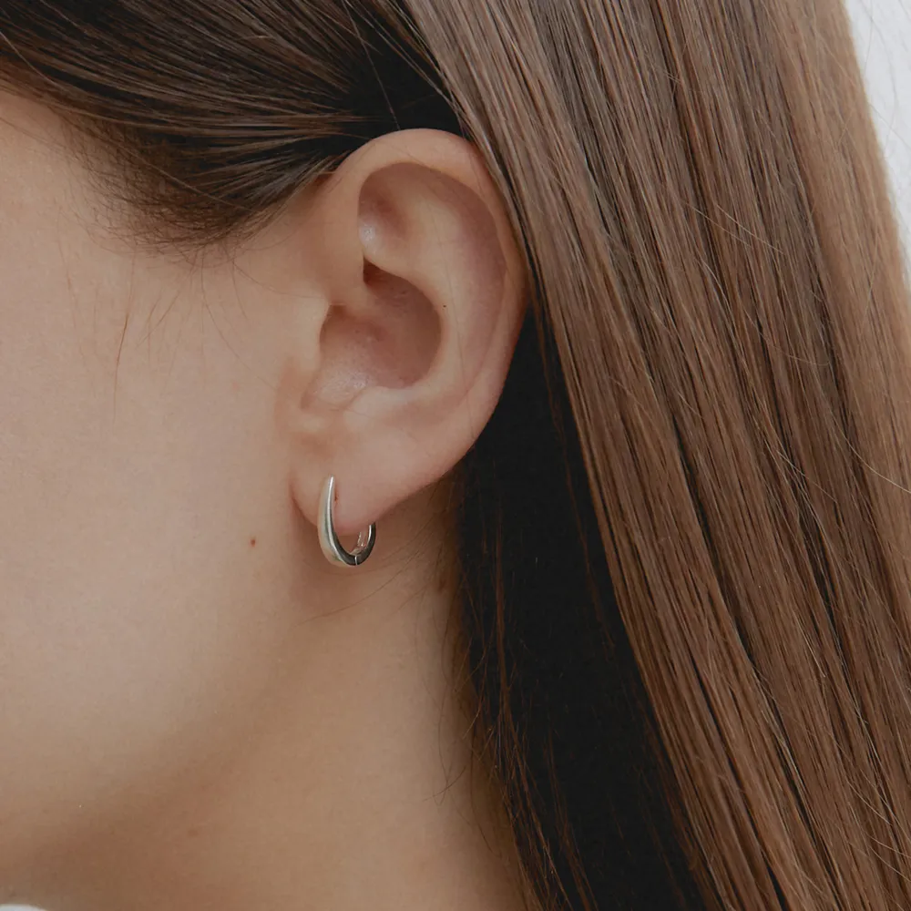 [SILVER925]Slim Unbalance round earring - 감도 깊은 취향 셀렉트샵 29CM