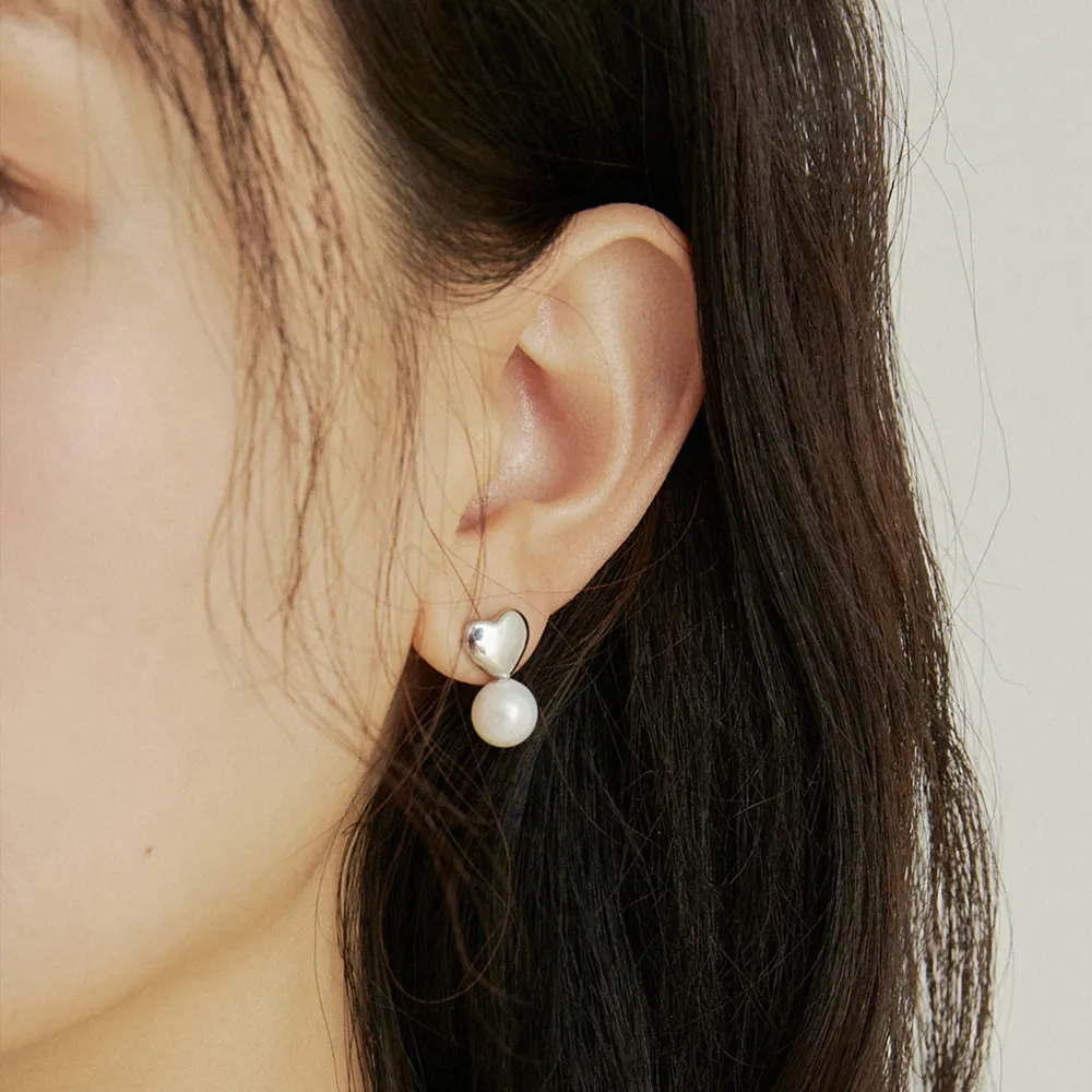 Full heart pearl earring - silver - 감도 깊은 취향 셀렉트샵 29CM