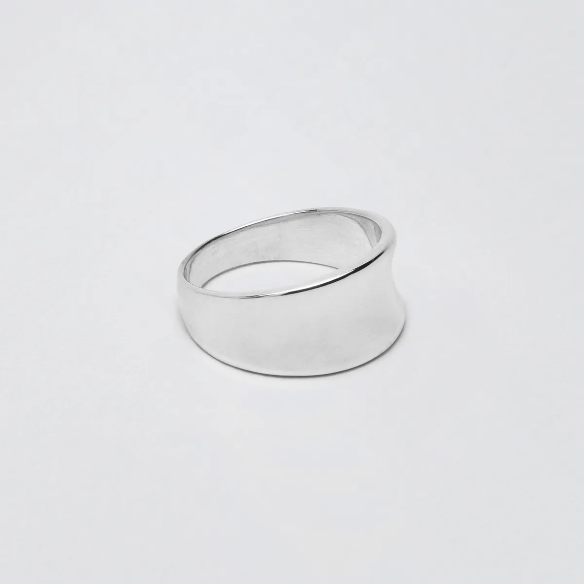 Short Curved Ring (silver925) - 감도 깊은 취향 셀렉트샵 29CM