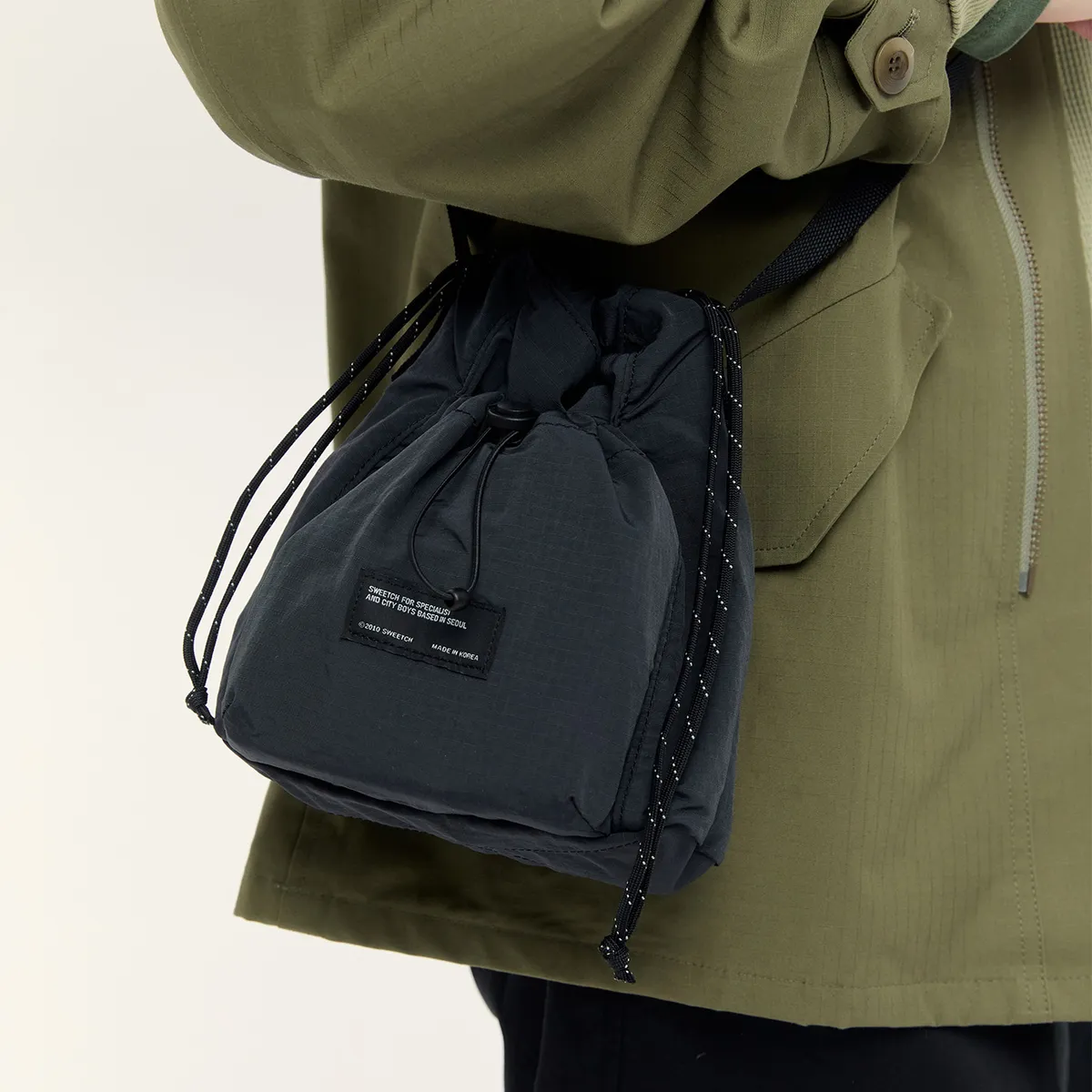 STRING MINI CROSS 001 Dawn Black - 감도 깊은 취향 셀렉트샵 29CM