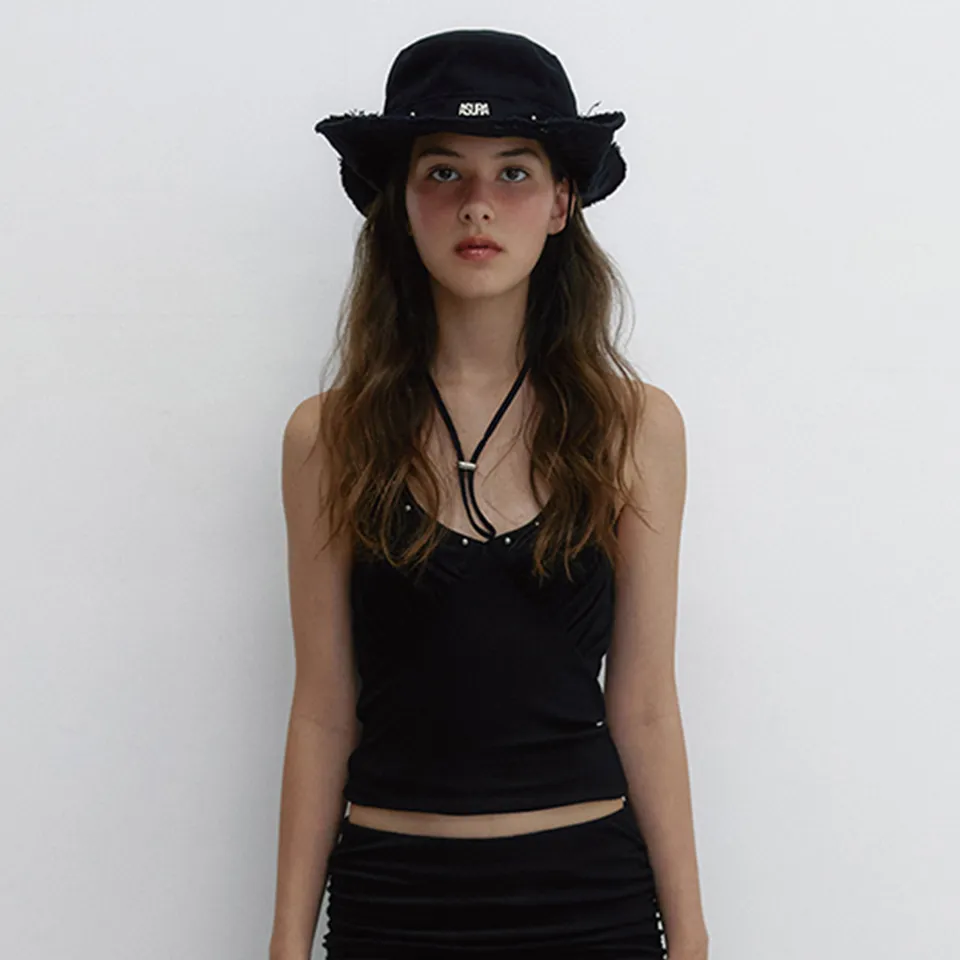 STUD HALTER SLEEVELESS (BLACK) - 감도 깊은 취향 셀렉트샵 29CM