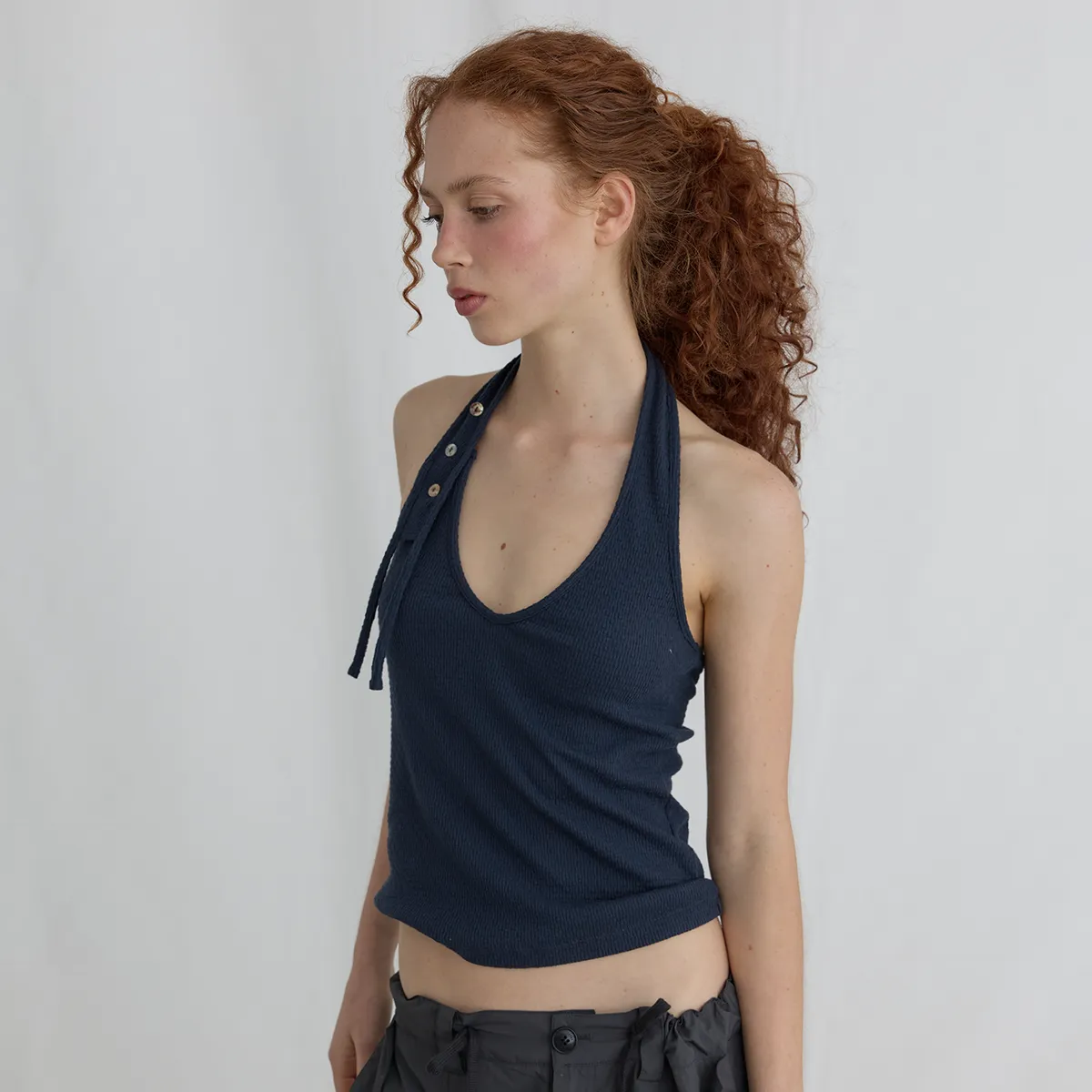 [38TH RESTOCK] SHELL BUTTON HALTER SLEEVELESS - NAVY - 감도 깊은 취향 셀렉트샵 29CM
