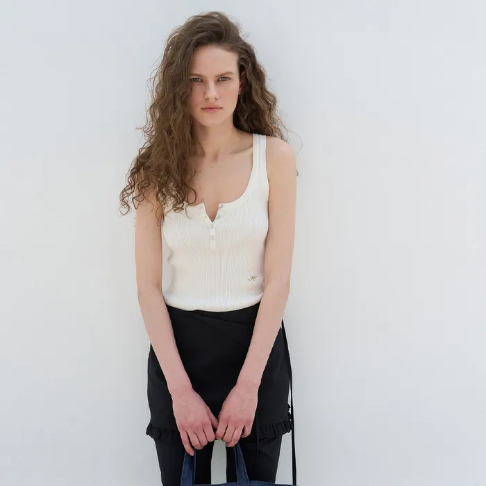 Ro button knit sleeveless (ivory) - 감도 깊은 취향 셀렉트샵 29CM