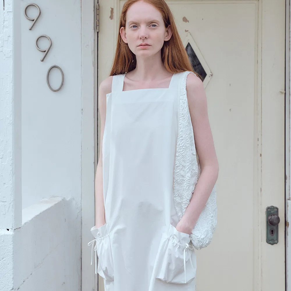 DRAW STRING POCKET OVERALL DRESS, WHITE - 감도 깊은 취향 셀렉트샵 29CM