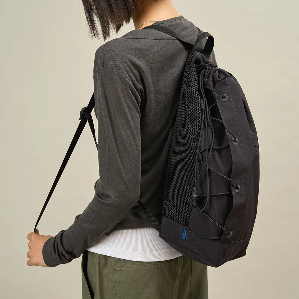 Larva bag (Black) - 감도 깊은 취향 셀렉트샵 29CM