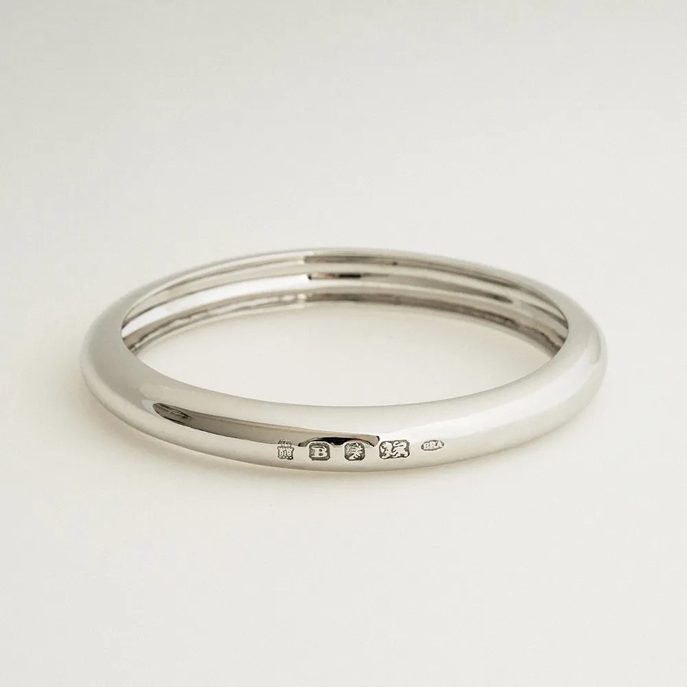 CLASSIC OVAL BANGLE - 감도 깊은 취향 셀렉트샵 29CM