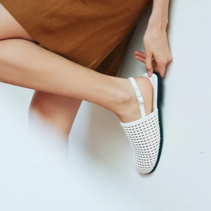 25SS_2Colors 핸드메이드 위빙 스트랩 클로그 샌들 l KM390 - 감도 깊은 취향 셀렉트샵 29CM