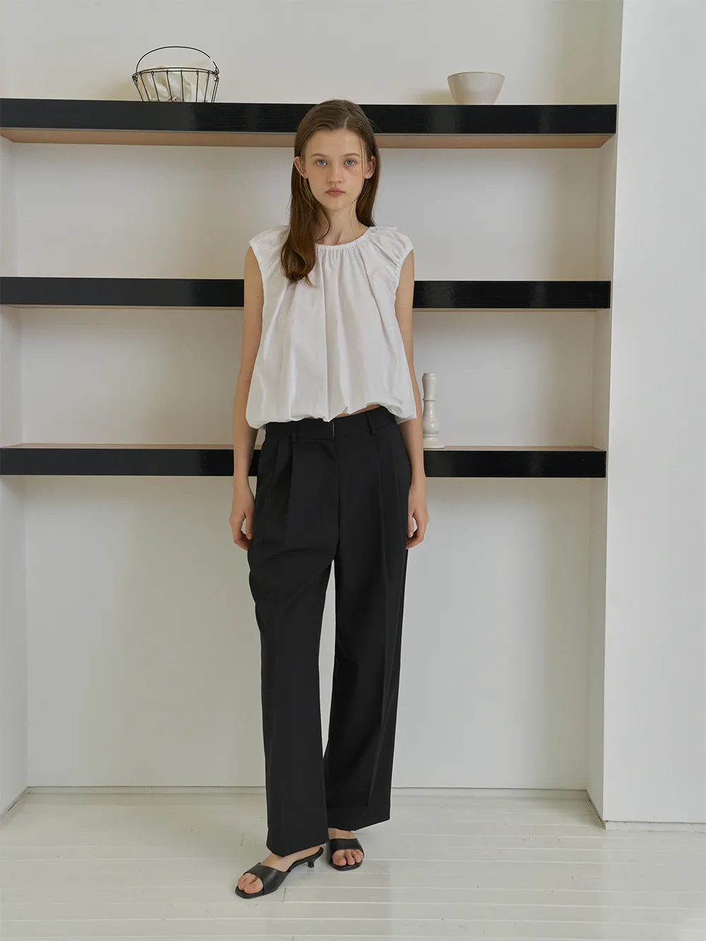 natural pintuck slacks (2color) - 감도 깊은 취향 셀렉트샵 29CM