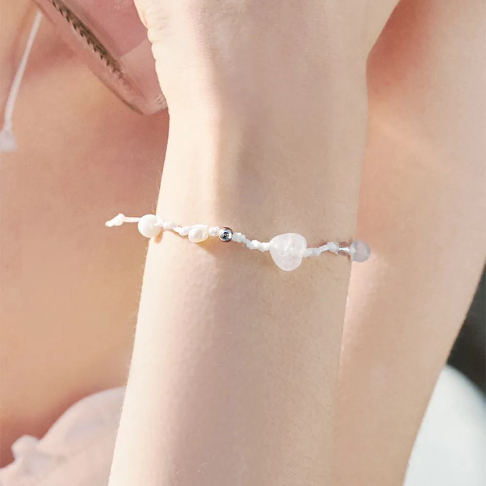 [권은비 착용] kitsch heart pearl bracelet - 감도 깊은 취향 셀렉트샵 29CM