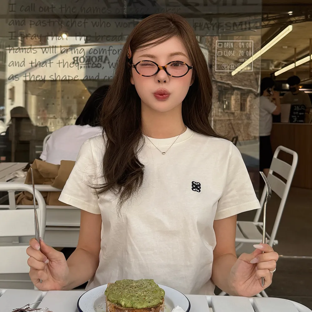 [은채PICK]클래식 스몰 로고 반팔 티셔츠 리조트 아이보리 - 감도 깊은 취향 셀렉트샵 29CM