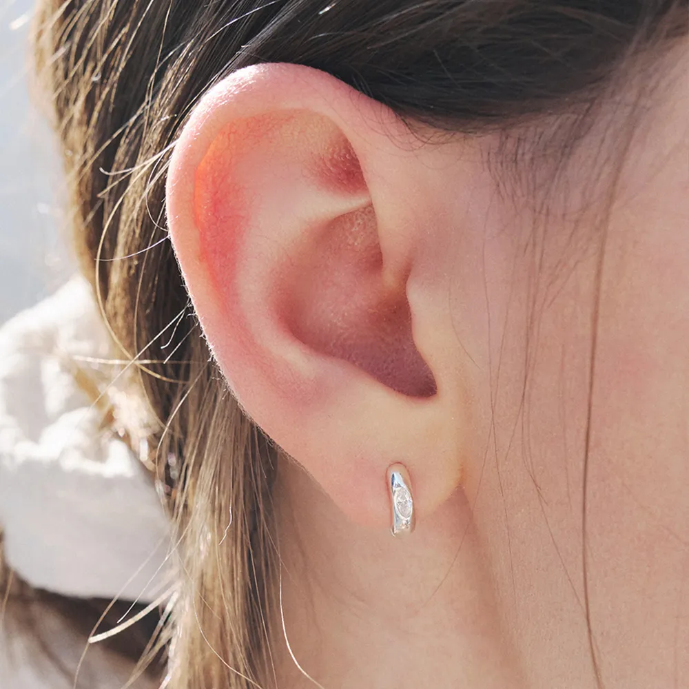 [silver 925][에스파 닝닝, 여자아이들 민니 착용] flow cubic earring - 감도 깊은 취향 셀렉트샵 29CM