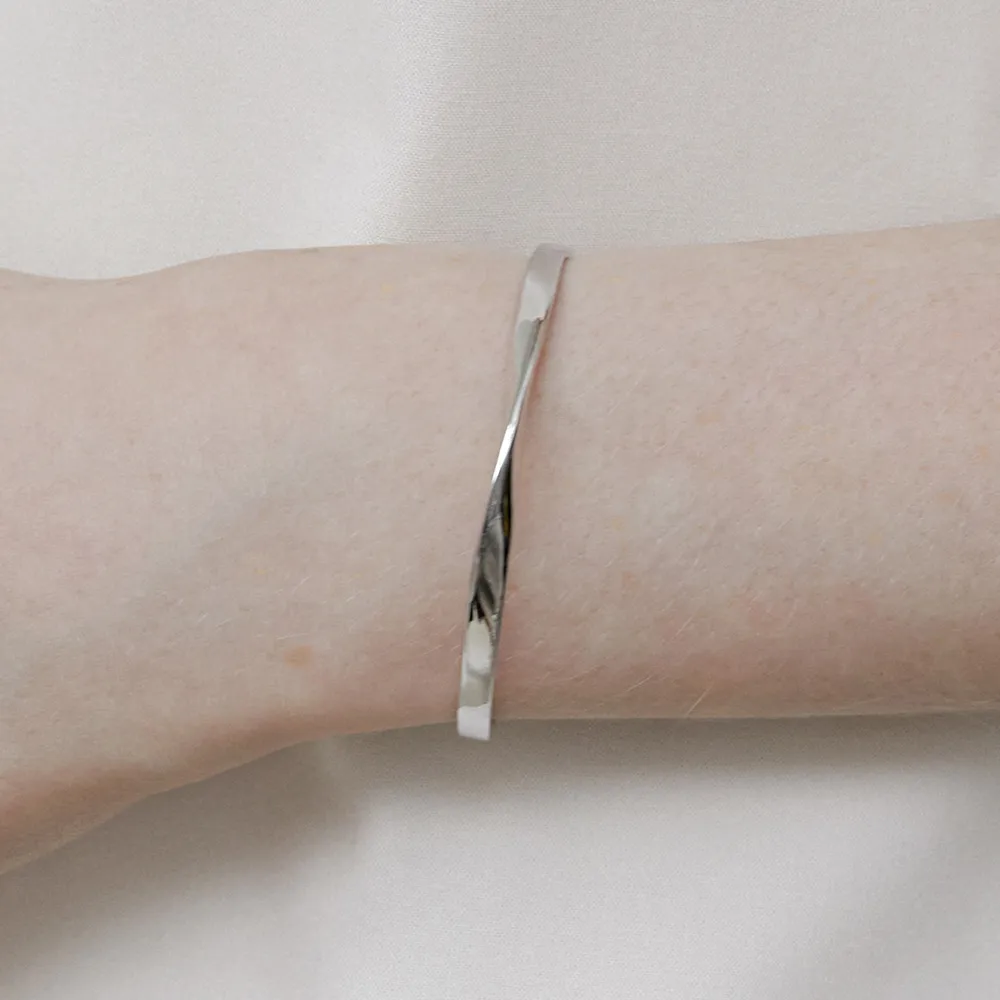 [925 silver] Twist edge bangle (Silver) BH7B52707W9 - 감도 깊은 취향 셀렉트샵 29CM